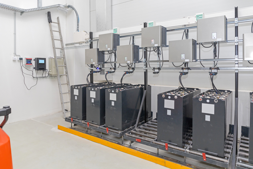 How to Charge a Forklift Battery - PHL